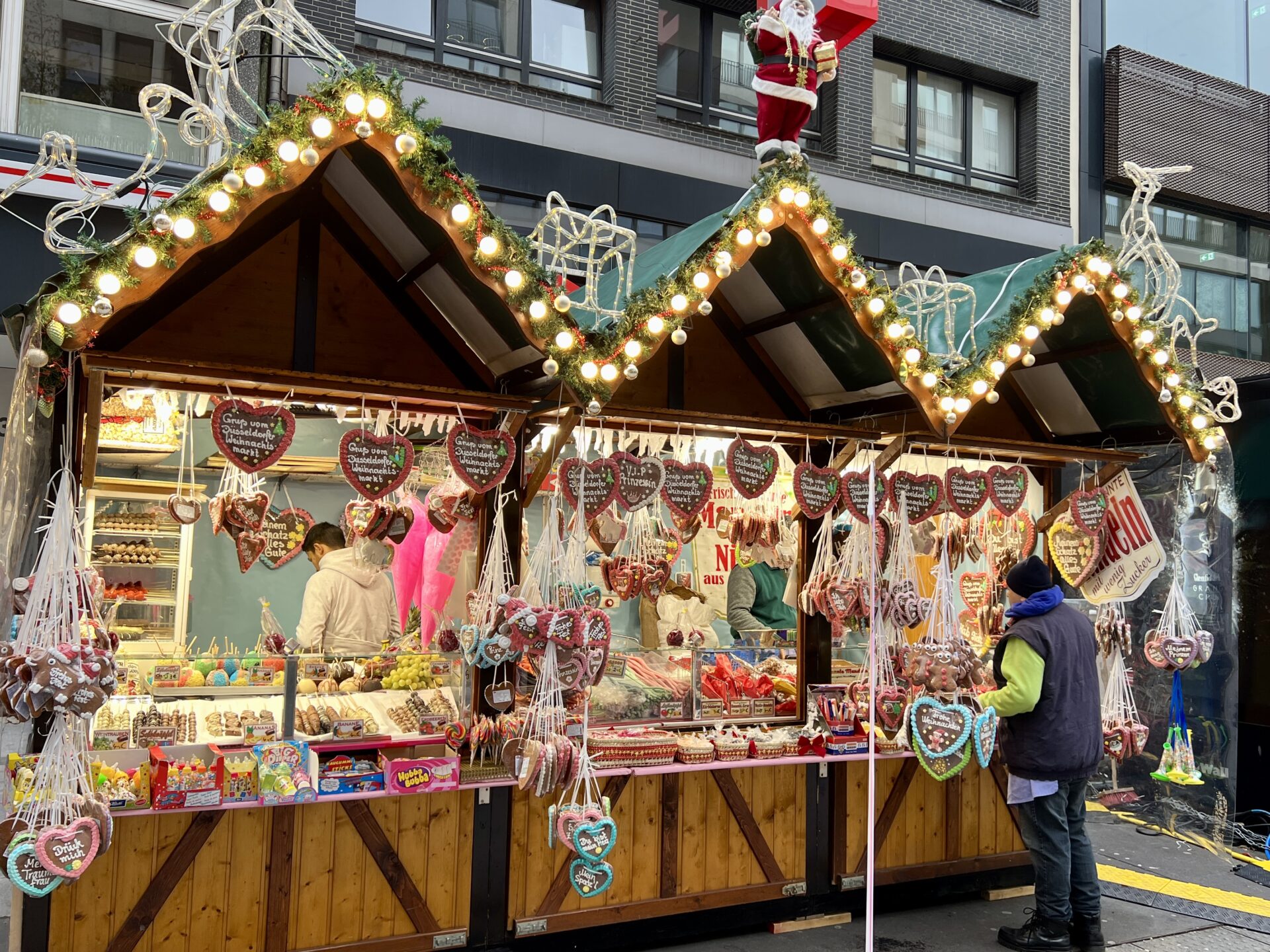 An Ultimate Guide to the delights of the Düsseldorf Christmas Markets ...